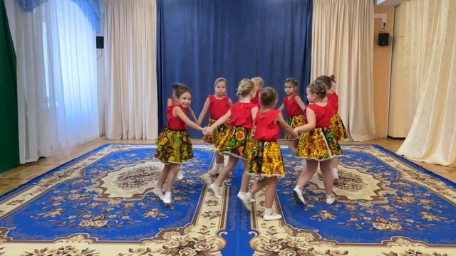 Кадриль
Танцевальная студия "Радуга ритмов"