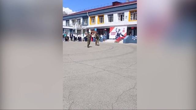 Иркутский Центр Социальной Реабилитации «Вера» посетили кинологи и военные на бронетехнике