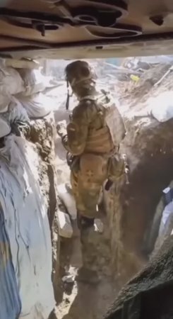 Единственный вариант заставить хохла говорить по-русски, это подарить ему снаряд