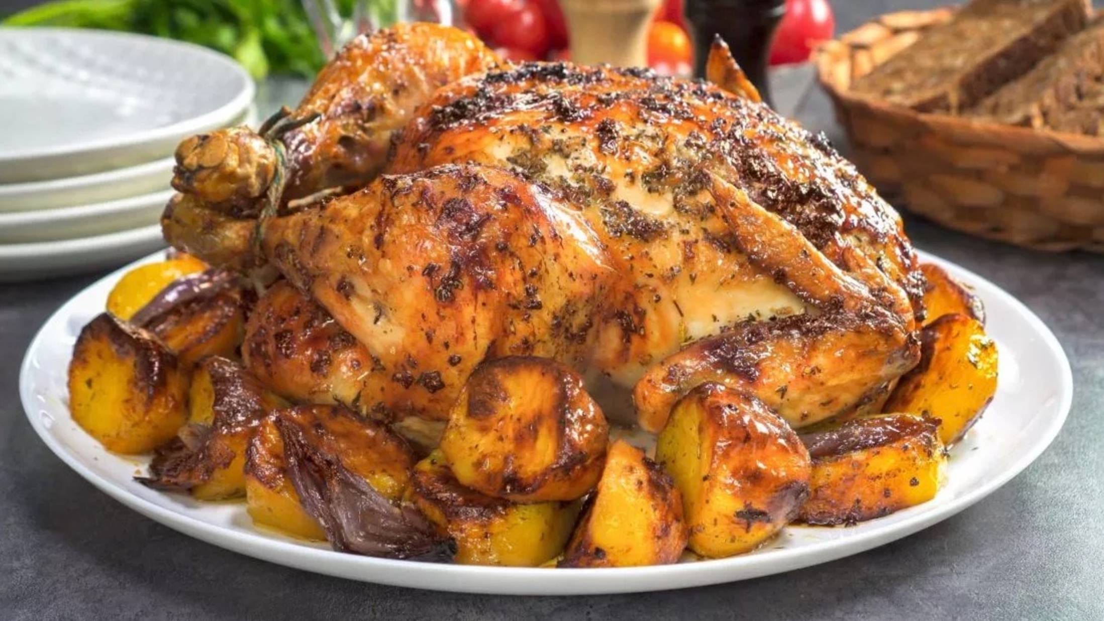 КУРИЦА С КАРТОШКОЙ В ДУХОВКЕ. Попробовав раз, вы забудете другие рецепты! Рецепт Всегда от Вкусно!