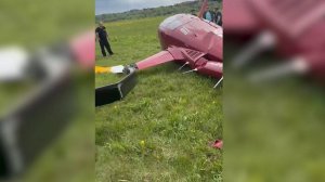 Вертолет Robinson R66 совершил жесткую посадку в Московской области