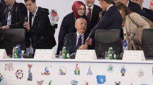 Курьез на саммите в Албании: Эрдоган схватил Макрона за палец