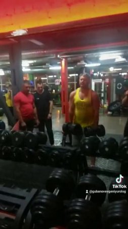 На спорте! Шраги с гантелями 30 кг