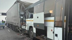 Столкновение автобуса с грузовиком в Подмосковье: 14 пострадавших, двое в больнице