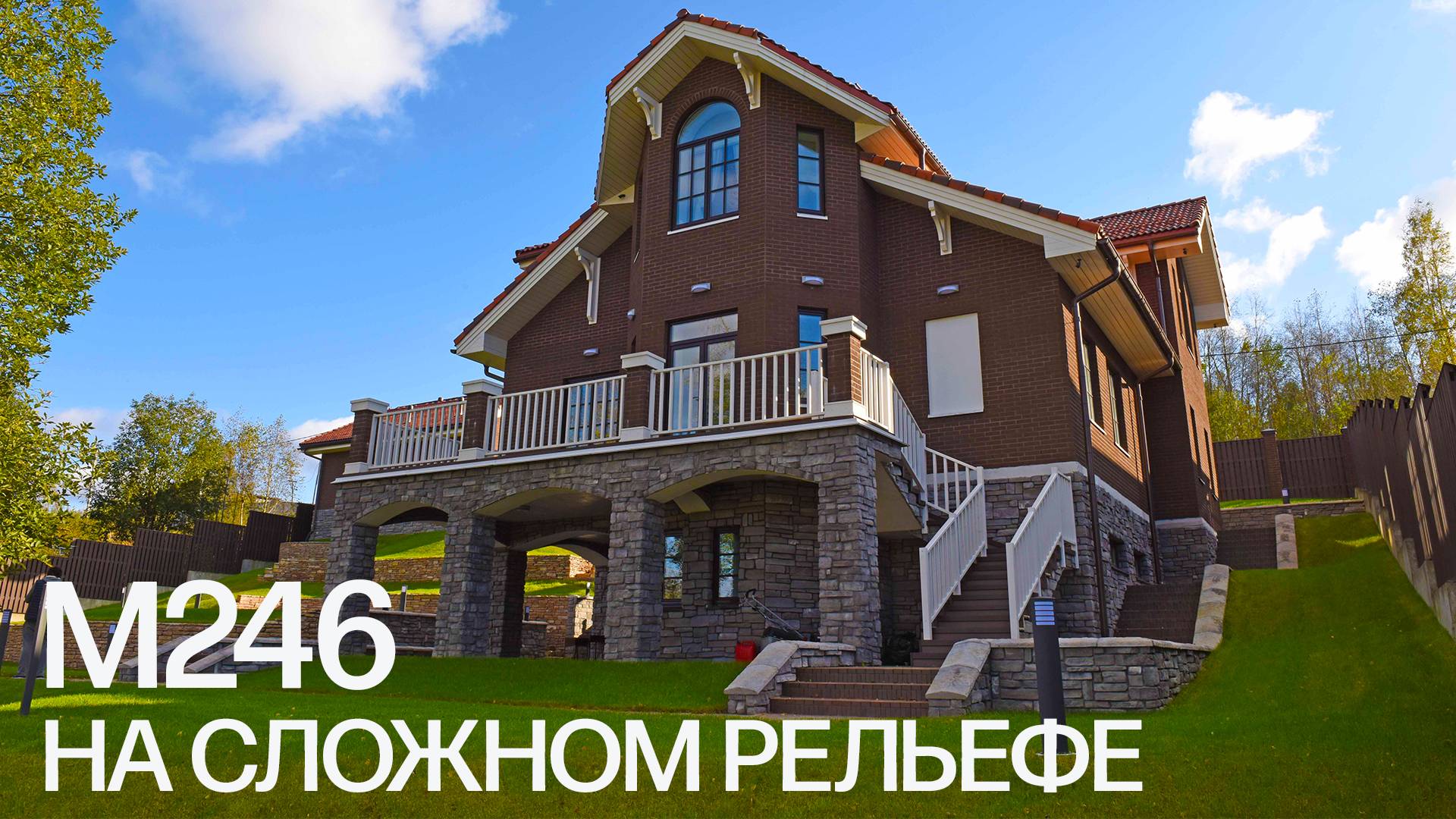 Трехэтажный коттедж из кирпича на склоне по проекту М246 в д. Мистолово.