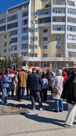 Концерт в сквере академика В.П.Ларионова на проспекте Ленина 08 мая 2025 года