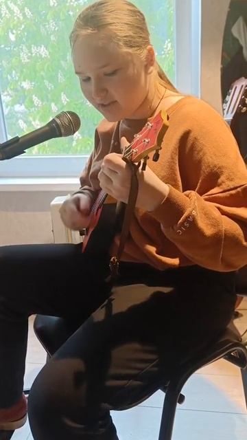 Песенка про кузнечика на укулеле #shorts #ukulele