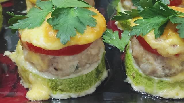 КАБАЧКИ С ФАРШЕМ