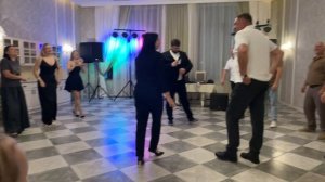 Гости размотали танцпол на празднике