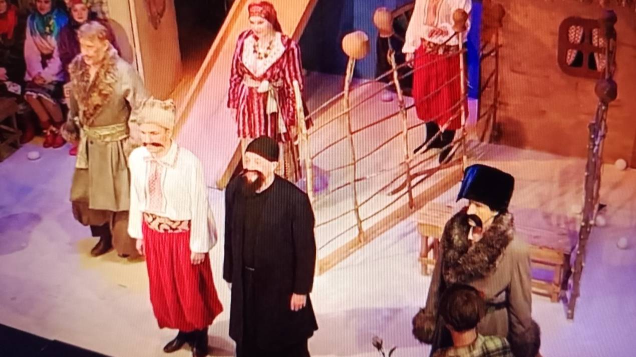 Рубрика «МОЙ ТЕАТРАЛЬНЫЙ АРХИВ №58» Поклон после спектакля «Ночь перед Рождеством» Н.В. Гоголя