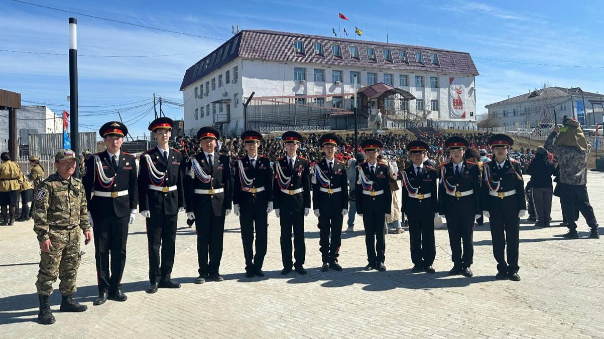 "Радость" оҕо сайдар киин иһинэн  Хайахсыт орто оскуолатын  "Чэчир"  телестудия биэриитэ.