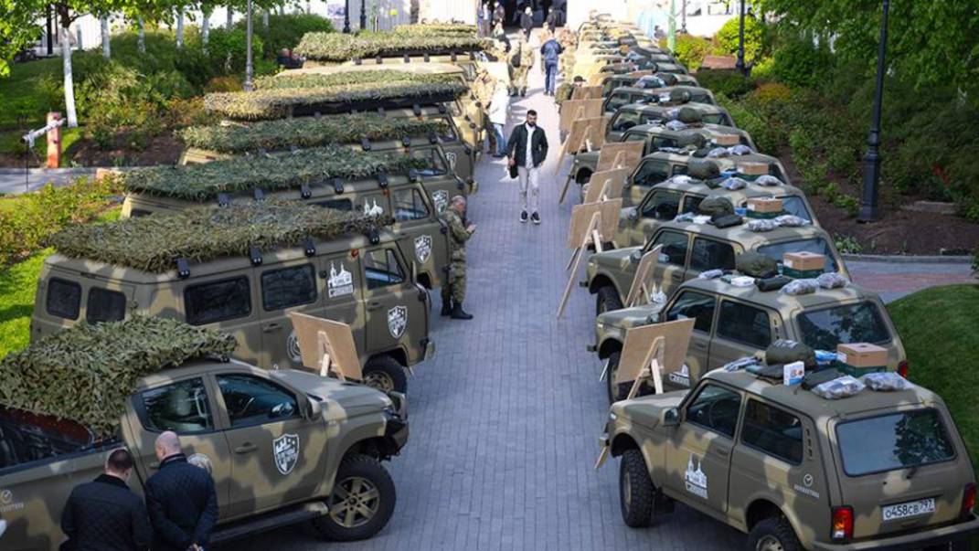 «Чтобы одерживали победы»: ЛДПР передала бойцам ВС РФ вездеходы и военную технику