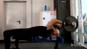 Французский жим со штангой EZ.