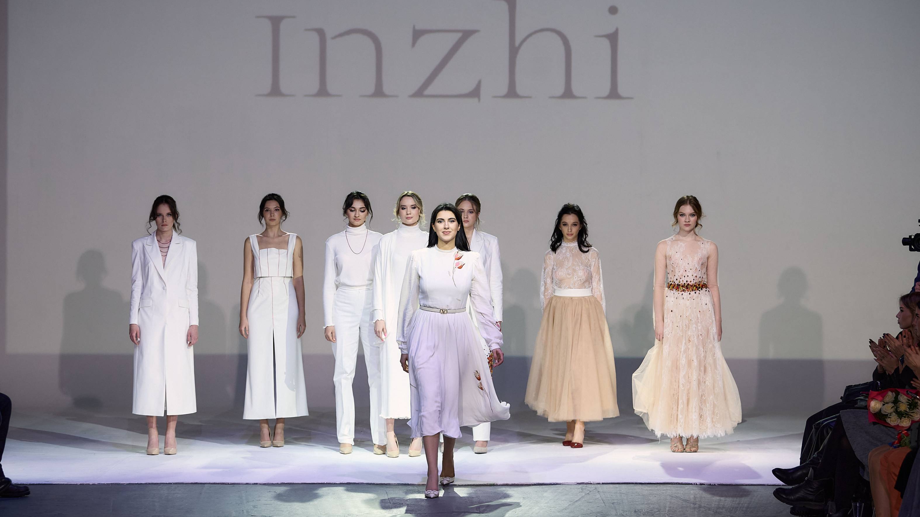 Коллекция "Снежная рябина": зимняя сказка из кружева и страз. Дизайнер Нахамияева Ирина