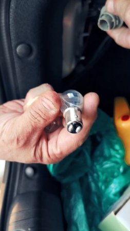 ⏱️ Замена лампы заднего фонаря за 3 минуты на Kia Rio