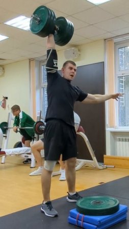 ЛЮТАЯ РЕАКЦИЯ КАЧКА 😳 ОГРОМНАЯ ГАНТЕЛЬ #reaction #motivation #cr