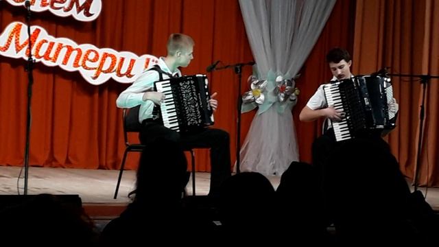 В низенькой светёлке. Гарны хлопцы Никита и Игорь. Руководитель: Ильиных Валерий Иванович