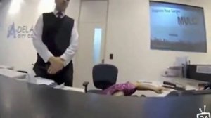 Видео приколы  - не хотят брать деньги