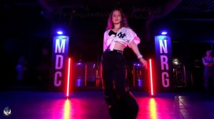 ЛИЗА_ХВОРОСТОВА____HIGH-HEELS____Smack_That__feat_Eminem__Ak -