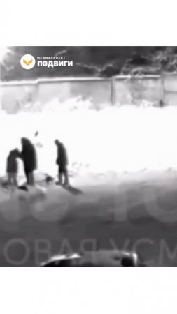 В Воронеже двое подростков спасли ребёнка, который упал в яму с холодной водой