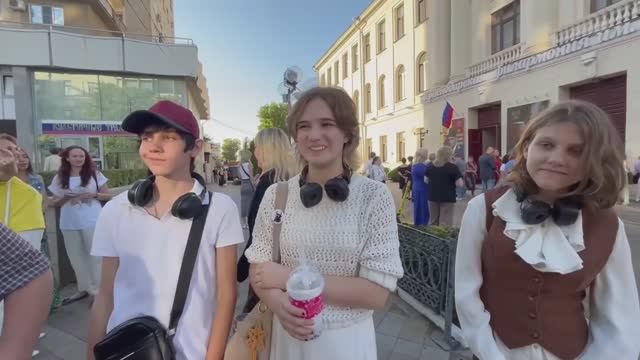 Культурный выходной с Костиком // Дети в театре