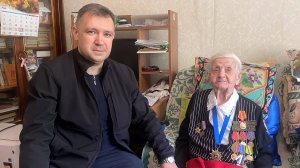 Николай Сытов вручил награду ветерану Великой Отечественной войны