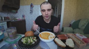 МУКБАНГ РАМЕН КОРЕЙСКАЯ ЛАПША / САРДЕЛЬКИ / БУТЕРБРОДЫ / САЛАТ / EATING MUKBANG ASMR АСМР