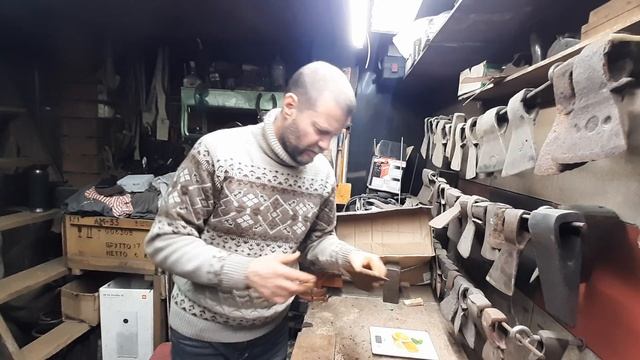 Посылка с топорами из Нижнего Новгорода