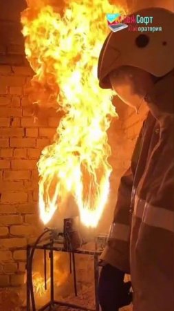 Попытка тушения перегретого и горящего масла в помещении