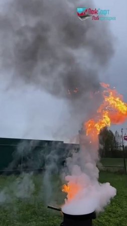 Попытка тушения перегретого и горящего масла на улице