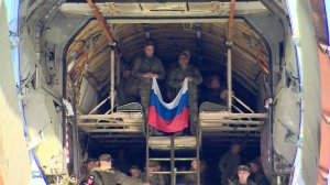 «Да здравствует Россия»: освобождённые из украинского плена бойцы прибыли в Московскую область