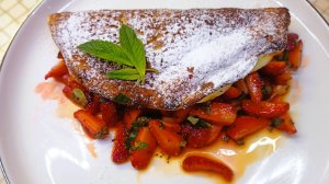 Омлет-суфле с клубникой на сковороде,Клубничная нежность, десерт, который удивит!