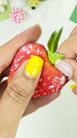 Клубника из картона и ткани🍓