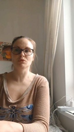 Ползает на кровати, ползать на полу не получается