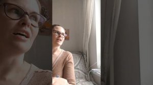 Научился сидеть сам, но сидит неустойчиво
