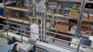 Розлив густого геля во флакон 1000 мл и укупорка крышки дозатора