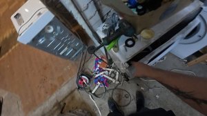 Стирально-сушильная машина Electrolux(aeg) треснул бак. Азиз переехал.