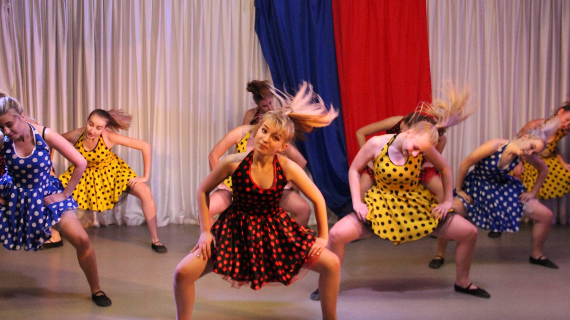 ТАНЦУЮТ ВСЕ