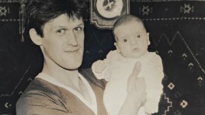 «Разговор с папой» (слова, музыка и исполнение Алексея Фадеева). А фото оживил ИИ