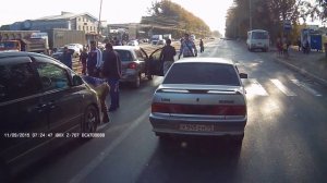 На пешеходном переходе