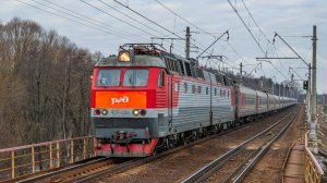 ЧС7-236 с поездом 001И Москва - Волгоград пролетает о.п. Калинина павелецкого направления