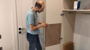 Шкаф в спальню с сдвоенными дверцами