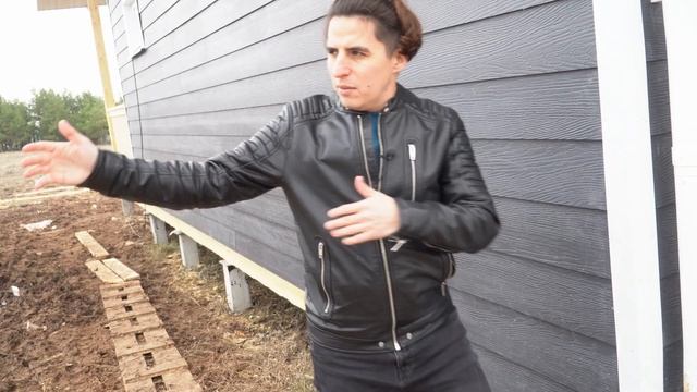 Нужен ли балкон в частном доме?