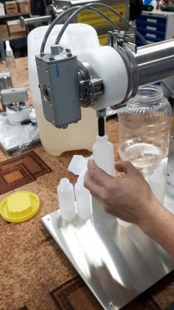 Машина дозирующая "Хомяк" для густых продуктов. Исполнение без контакта продукта с металлом