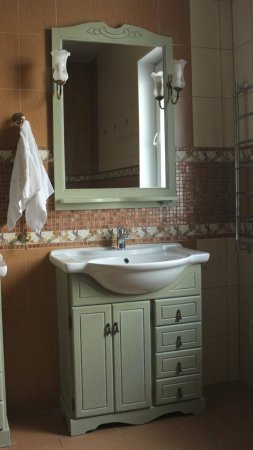 Как перекрасить тумбу в ванной?