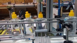 Закручивание крышки на флакон. Средство для посуды