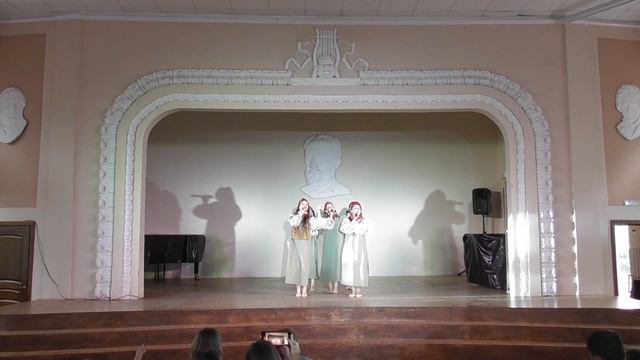 17. Квинтет девушек «За речкою»