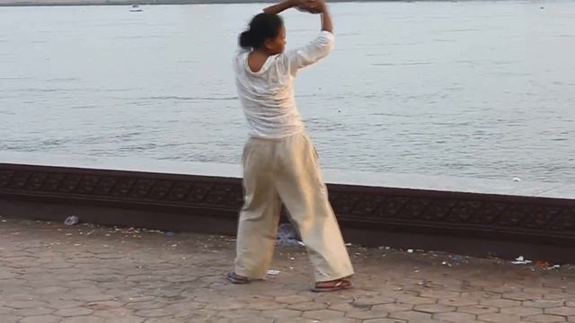 Cambodia, Phnom Penh, morning dance - Камбоджа, Пномпень, утрений танец