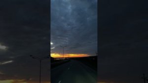 На рассвете. Автор: Дмитрий Лобанов #водитель #грузовик #дорога #работа #авто