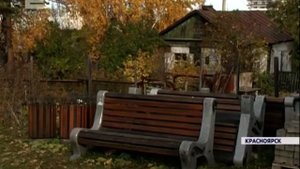 Красноярец обнаружил брусчатку, лавочки и урны из цен?